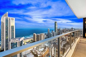 Apartamento, 4 quartos, 2 banheiros, vista para o oceano | Sacada