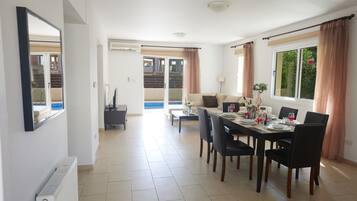 Villa, 3 quartos, piscina privativa, vista para o jardim | Restaurantes