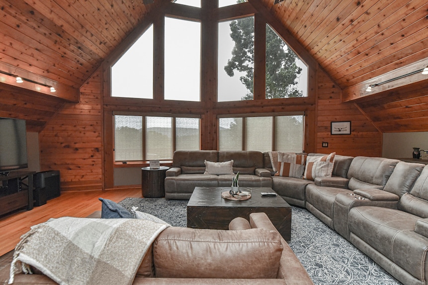 Bent Creek Chalet, Sauna,jacuzzi,fire Pit And Od Shower - Asheville, NC