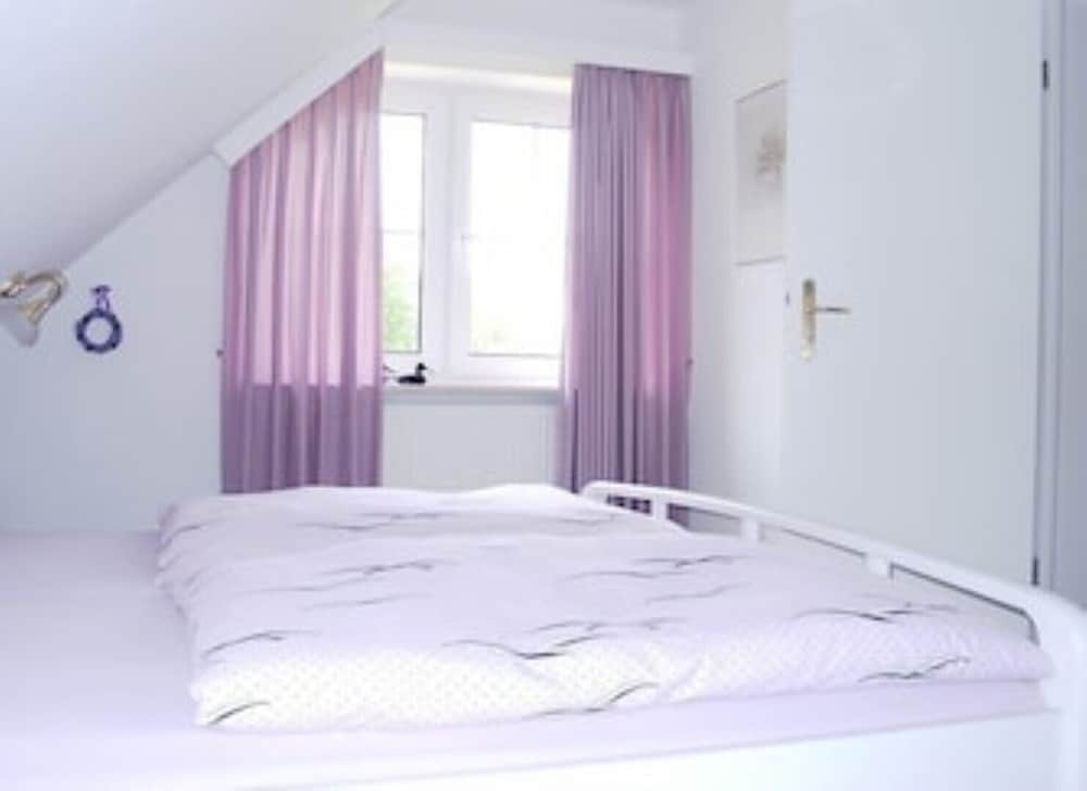 Vacation On East Frisia's Green Coast, Central, Quiet And Yet Close To The Sea, W-lan - Hage
