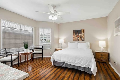 Charming 2 Bedroom Guest House In Prime Location! - Jefferson Park - Los Angeles
