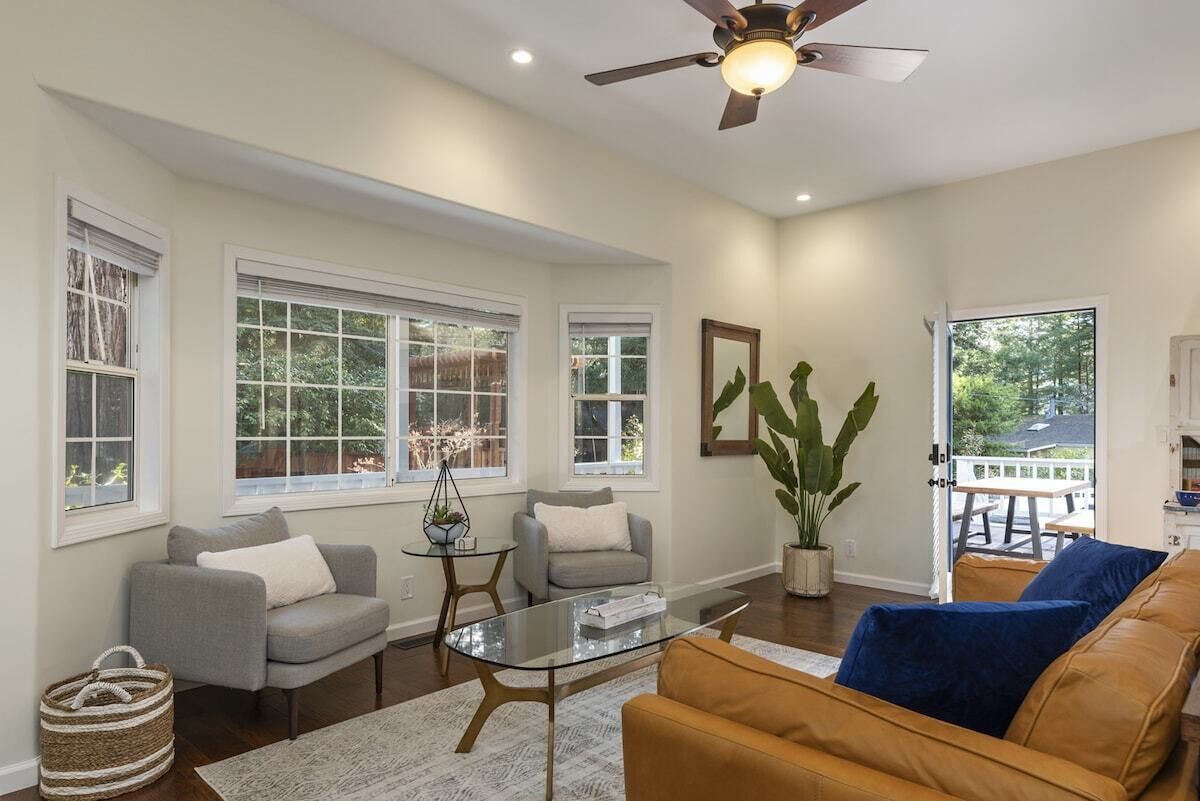 Bluebird's Burrow~ Ev Charging, Hot Tub, Firepit, Game Room, Gym - Monte Rio, CA