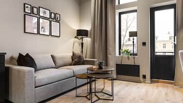 Apartamento superior, 1 quarto | Área de estar