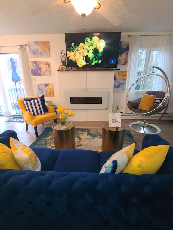 Cozy Poconos Spa Retreat Near Hiking, Lakes & Fall Foliage - Mount Pocono, PA