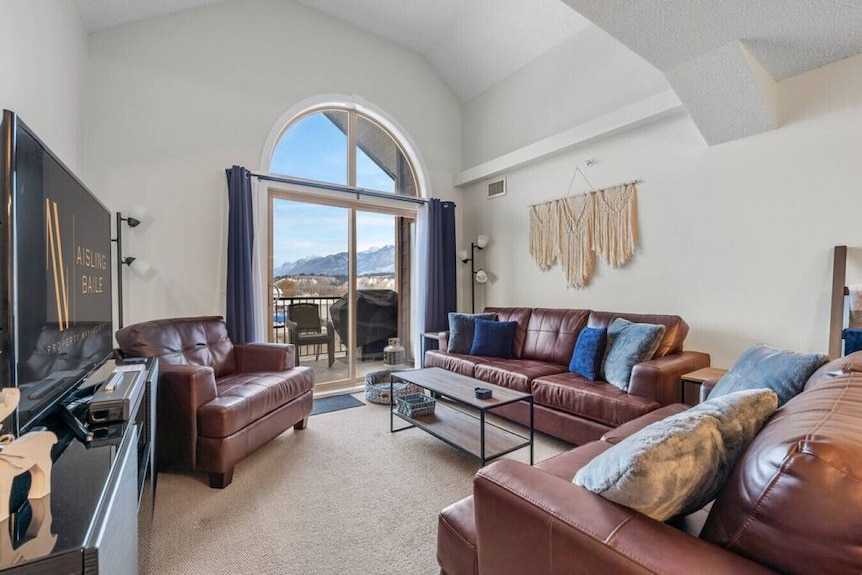 En Pointe | Top Floor | Pool | Hot Tub | Gym - Alberta