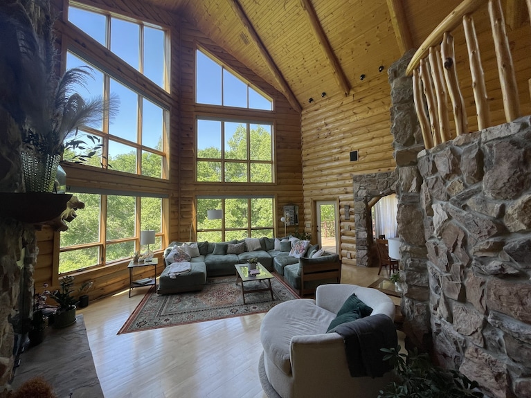 Must Stay- Gorgeous Secluded Log Cabin! (15 Min From Downtown) - Coralville Lake, IA