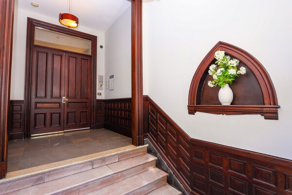 Maverick Suites At 245 Newbury St - Boston, MA