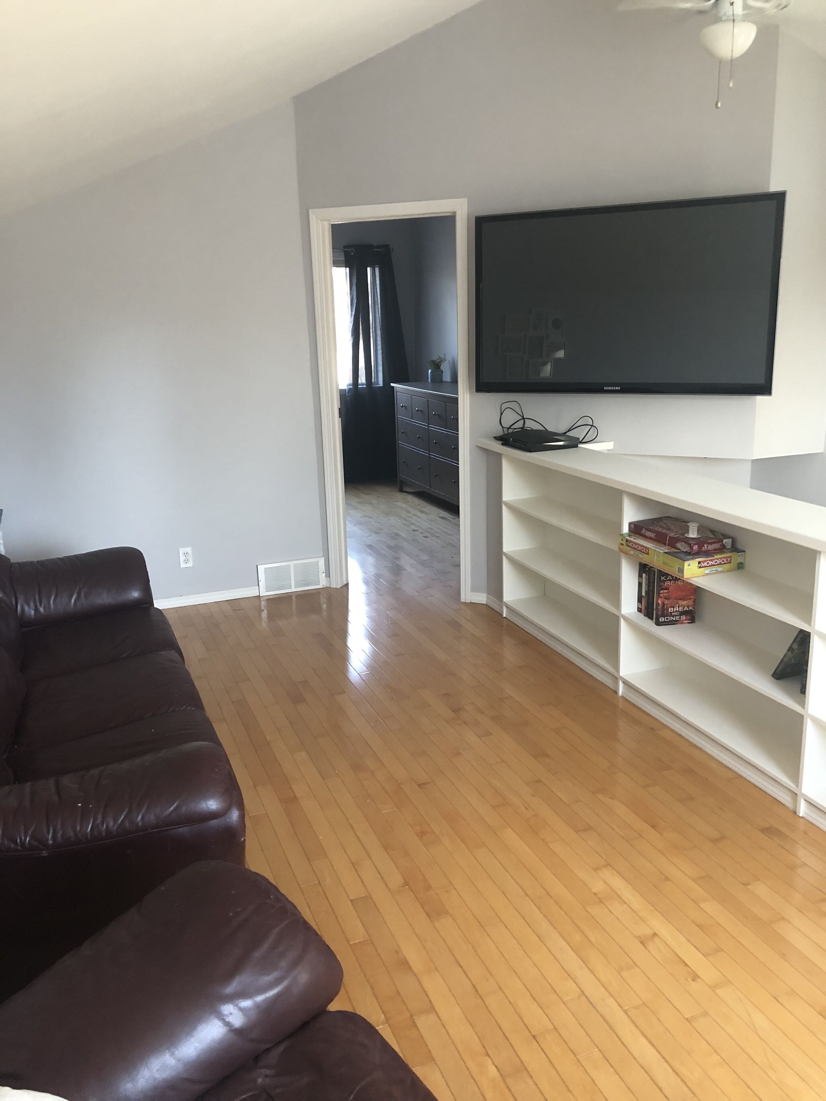 Lovely St Boniface Home W/ King Bed + Private Yard - Winnipeg