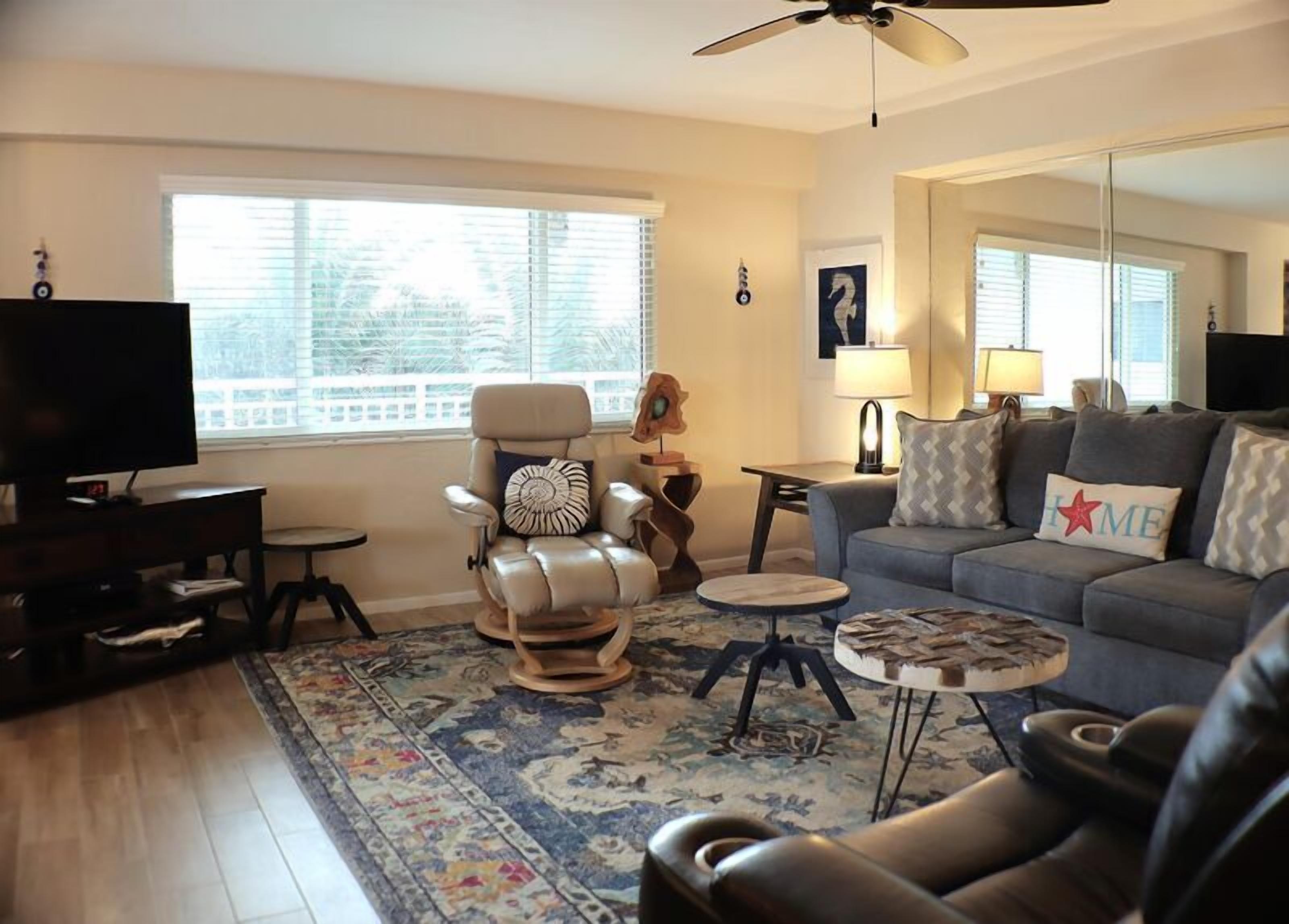 Jamaica Royale 302: Lovely Beach Condo With Enclosed Patio And Pool Access! - Sarasota, FL