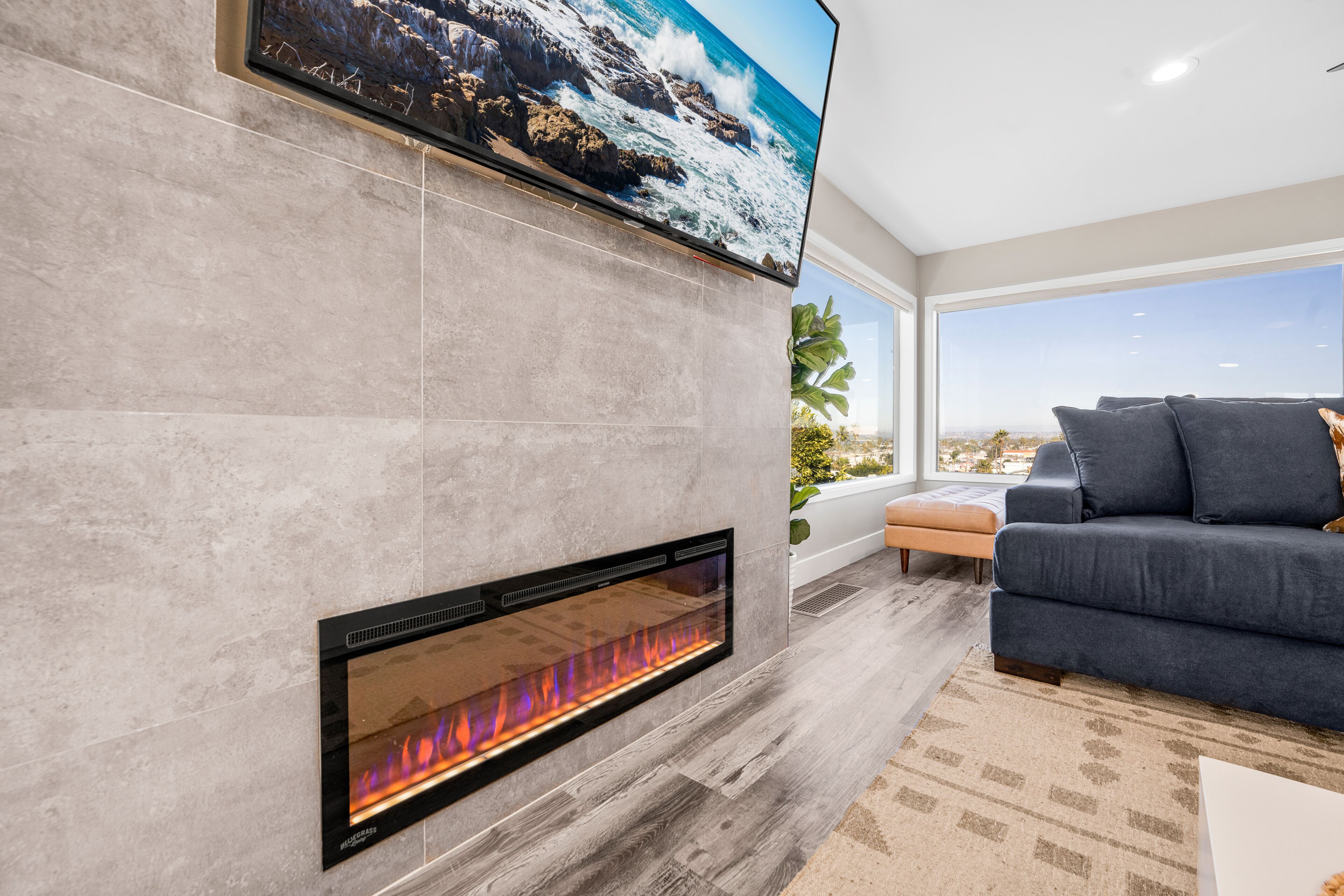 Newly Remodeled Mansion With Breathtaking 300° Views! Ac, Parking, Spacious! - San Diego, CA