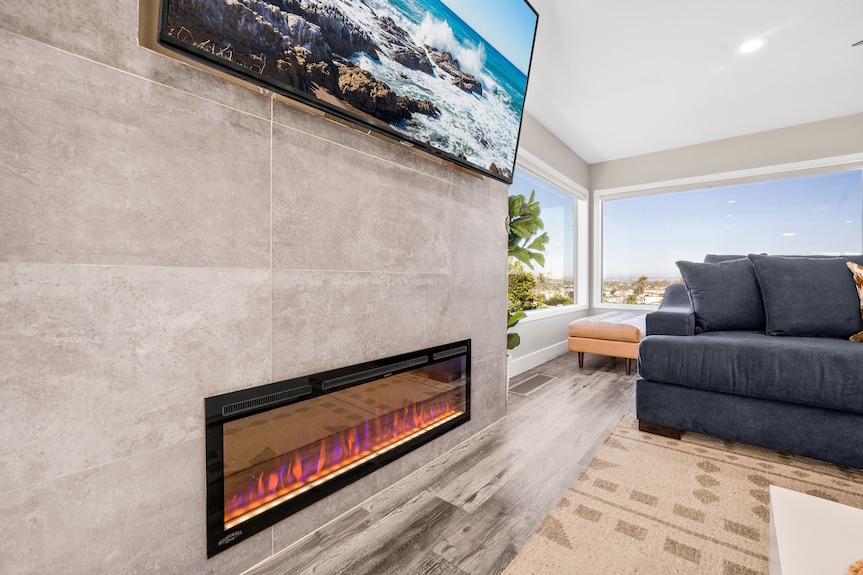 Newly Remodeled Mansion With Breathtaking 300° Views! Ac, Parking, Spacious! - San Diego