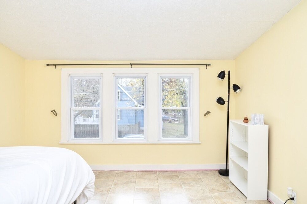 Historic Sea Breeze Getaway Steps To Lake Ontario! - Rochester, NY