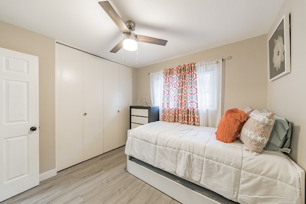 Peaceful, Remodeled, 3bdrm\/2ba Santa Clarita Home - Santa Clarita, CA