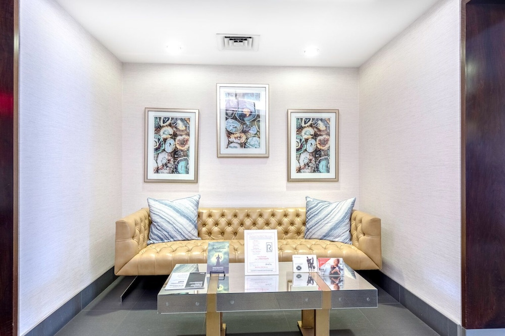 Airy Murray Hill 1br W/ Elevator, Gym & Doorman, By Blueground - New York City