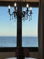 Suíte grand | Área de estar | TV de tela plana 70 polegadas com canais digitais, TV