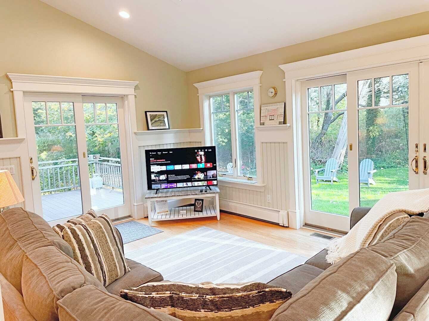 The Pet-friendly Surf Shack Hideaway On The Cove - Orleans, MA