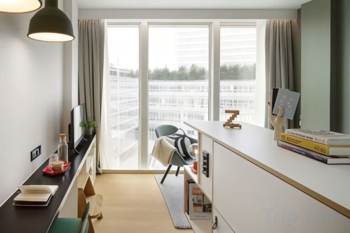 Zoku Room