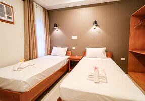Quarto Duplo ou Twin Deluxe, 2 camas individuais | Ferro/tábua de engomar