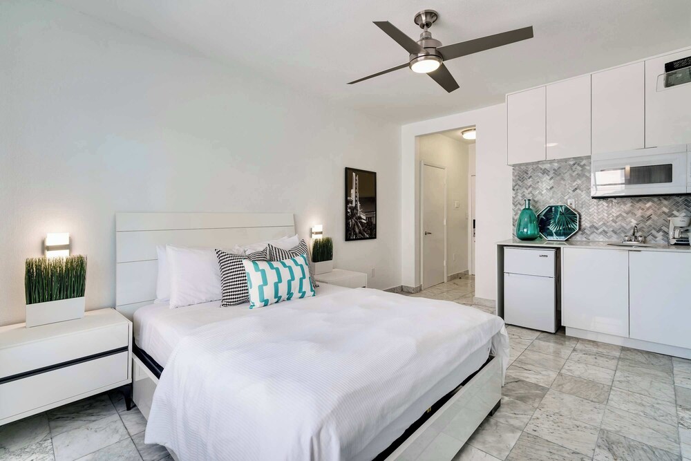 Best Location By The Beach ! Free Wifi - Tv - All Amenities - Key Biscayne