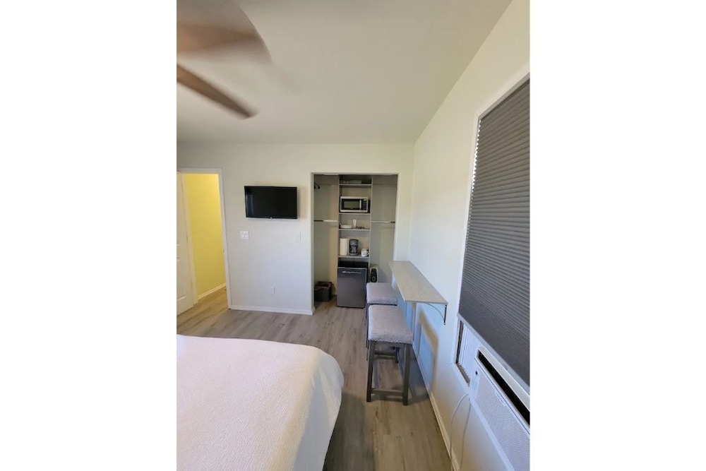 Modern Quiet Casita Adjacent To Beautiful Lakes & Golf Course. 6 Minutes To Town - Colorado