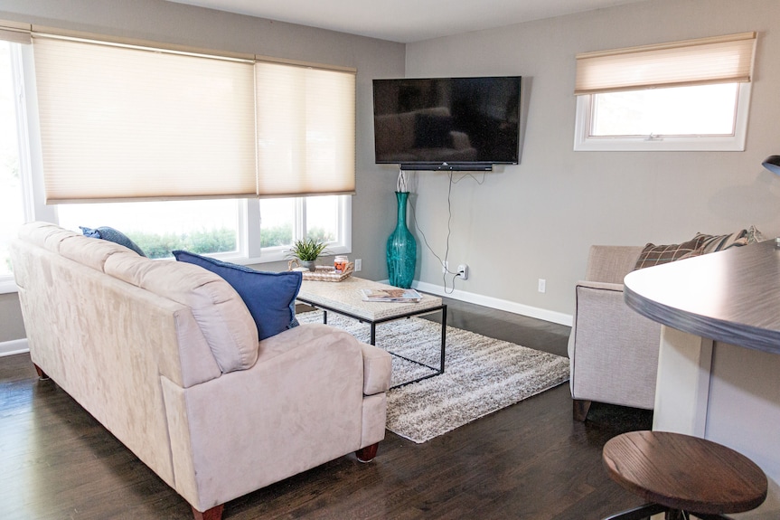 Renovated 3 Bed/2.5 Bath With Fast Wifi & 100" Projector Near The Big House! - アナーバー, MI