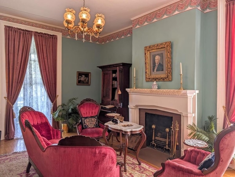 Private Historic House, In Downtown Bristol Virginia! - Bristol, TN