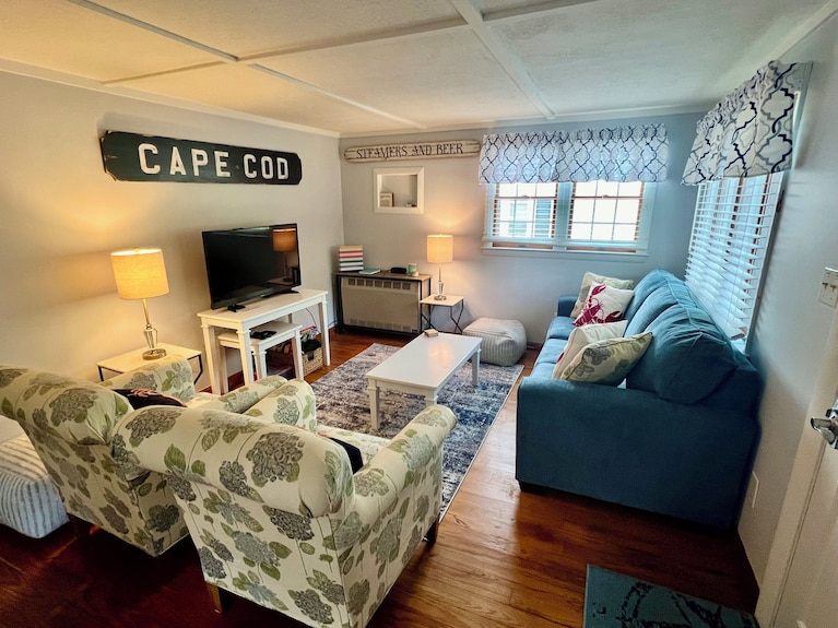 Hundred Summer Days On The Cape! Also Available For World Cup - 데니스