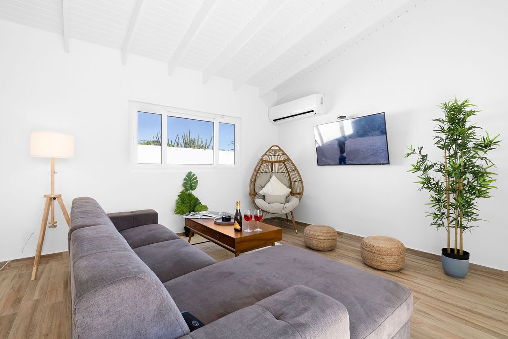 Tropical Vibes ~ Brand-new Villa ~ Pool And Patio! - Aruba