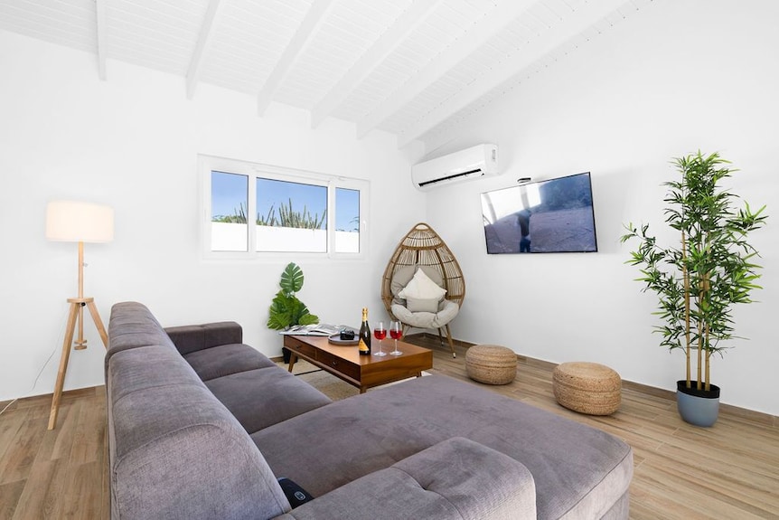 Tropical Vibes ~ Brand-new Villa ~ Pool And Patio! - Aruba