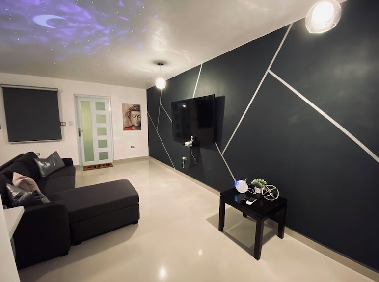 House Of Galaxy With Hot Tub And Super Close To The Airport - Puerto Rico