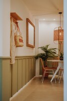 Estúdio standard, 1 cama King e sofá-cama | Cozinha privada | Geladeira grande, micro-ondas, fogão, cafeteira/chaleira