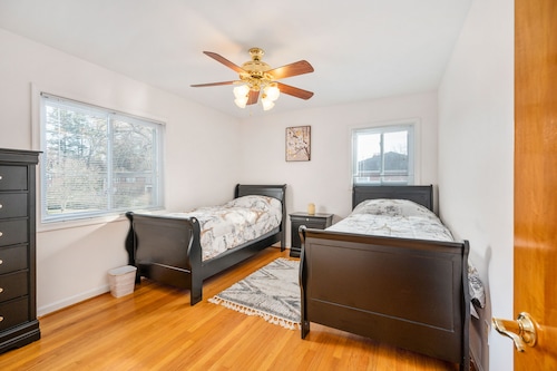 Cozy House With Great Location. - Annandale, VA