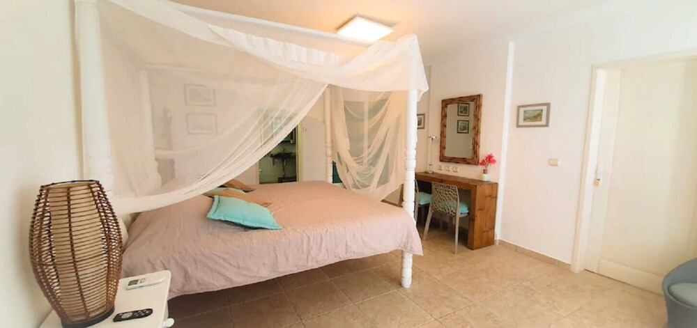 VILLA LE PARADIS BLEU St-Anne,2 mn walk from the beach of helleux ...