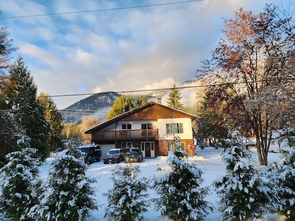 Paradise In Pemberton 15 Acres On The River - Pemberton, BC, Canada