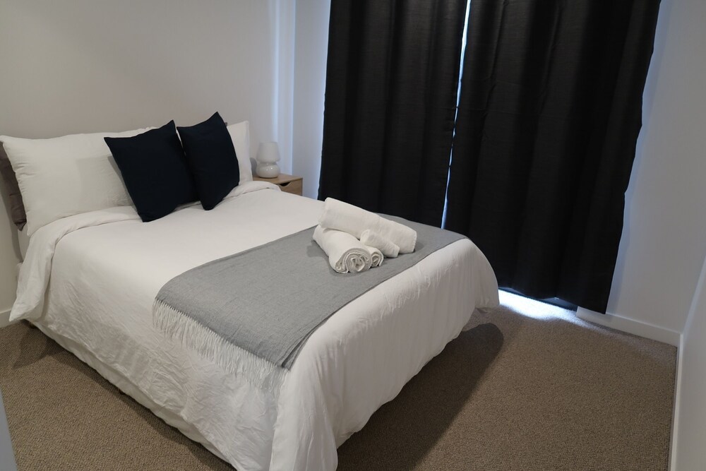 Cozy 2BR-2BA Rooftop Pool & BBQ, WiFi & Netflix - Canberra | Vrbo