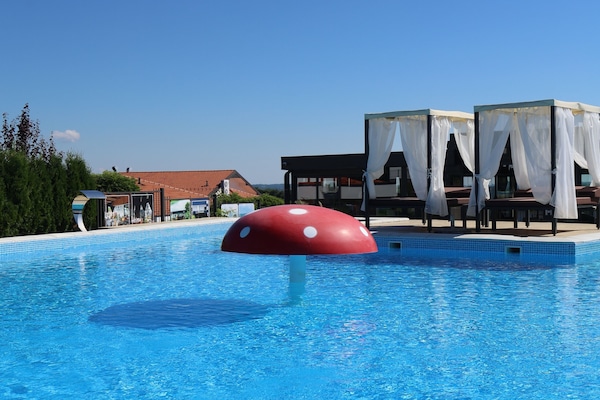 Piscina exterior sazonal
