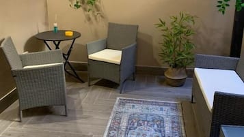 Standard Room, 1 Double Bed, Private Bathroom, Ground Floor (Room 3) | Terraço/pátio interior