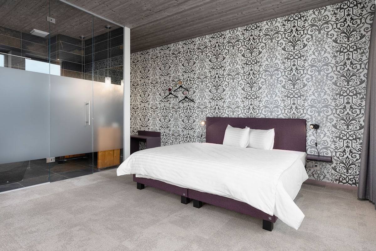 Suite Júnior | Roupa hipoalergénica, cofre no quarto, secretária