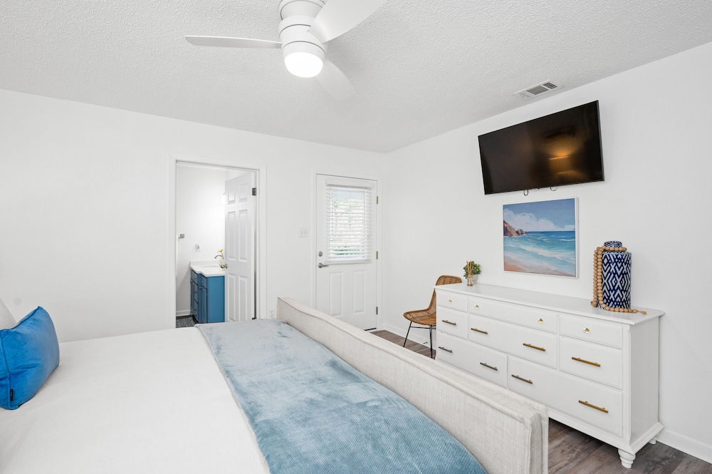Coastal Fairhope Cottage/waterfront/beautiful Sunsets View/screened Porch And Private Pier - Alabama