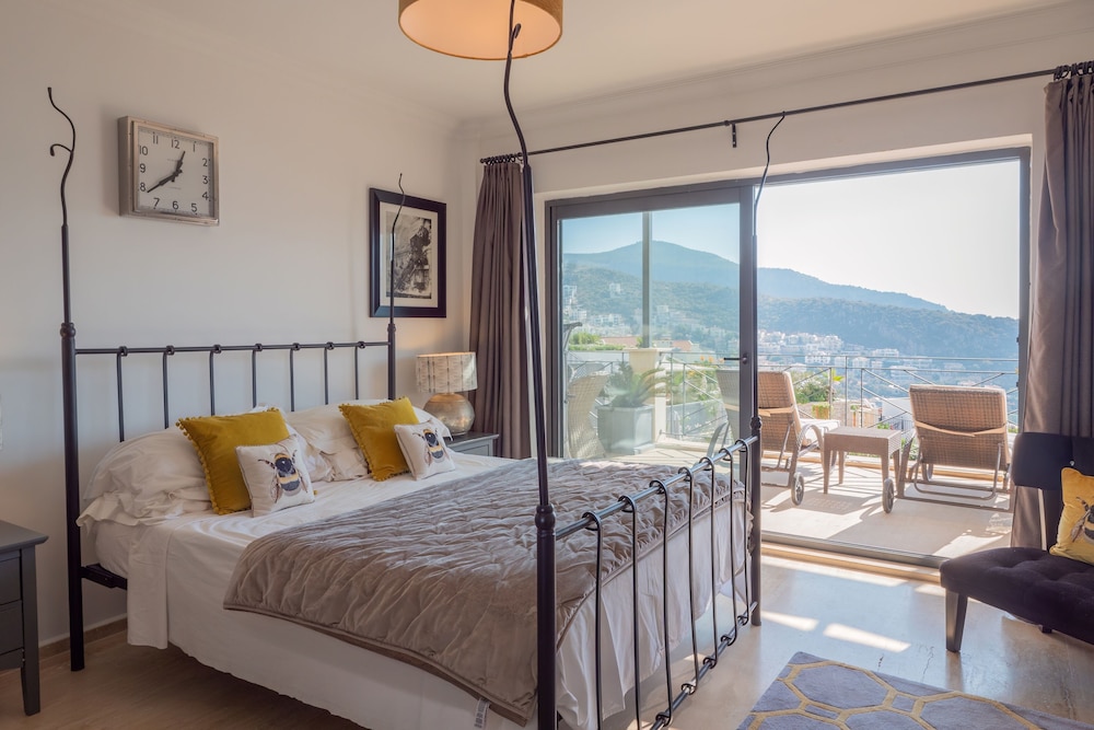 Stylish sea-view villa in Kisla with a pool and Roman steps ...