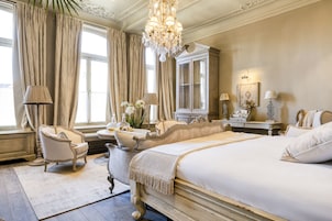 Suite Júnior, 1 cama king-size | Lençóis de algodão egípcio, roupa de alta qualidade, edredões de penas