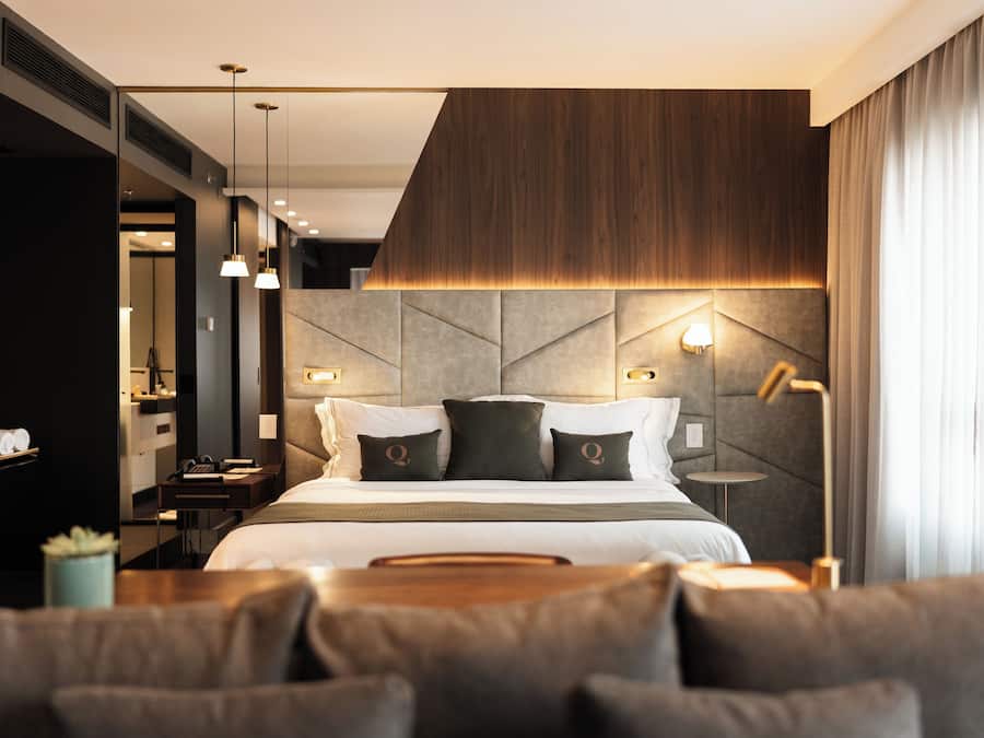 Quarto casal luxo | Roupas de cama premium, frigobar, cofres nos quartos, escrivaninha