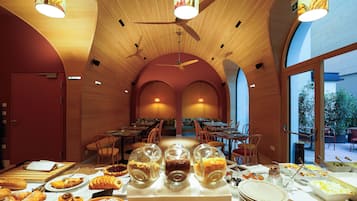 Pequeno-almoço tipo buffet diário incluído