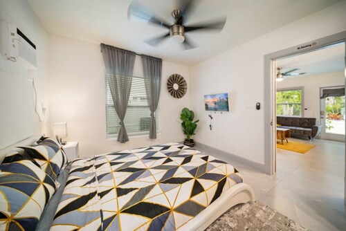 Renovated Multi-plex Perfect For Large Families - Fort Lauderdale