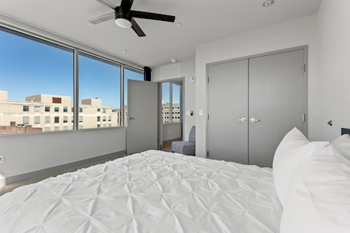 175 Lex - Stunning Downtown Views On Main Street! - Lexington, KY
