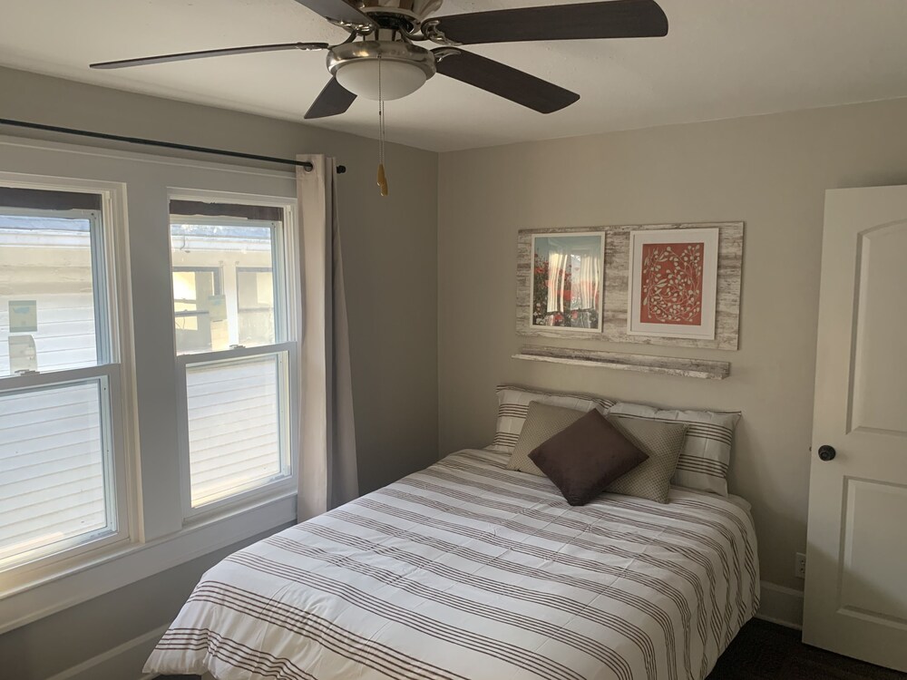 Cozy Irvington Home 10 Minutes To Downtown Indy - Indianapolis, IN