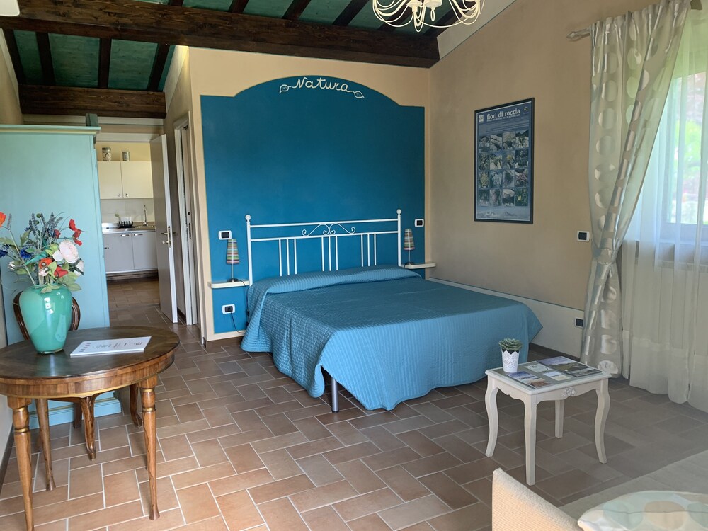 NATURE - cottage with garden, shared pool, private veranda - Gallicano ...
