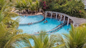 12 piscinas externas, guarda-sóis, espreguiçadeiras