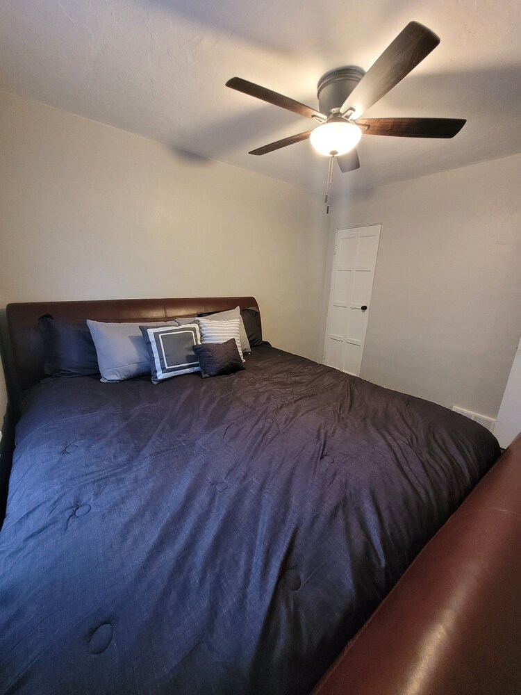 Cozy one bedroom close to downtown IA and IL with no cleaning fee ...