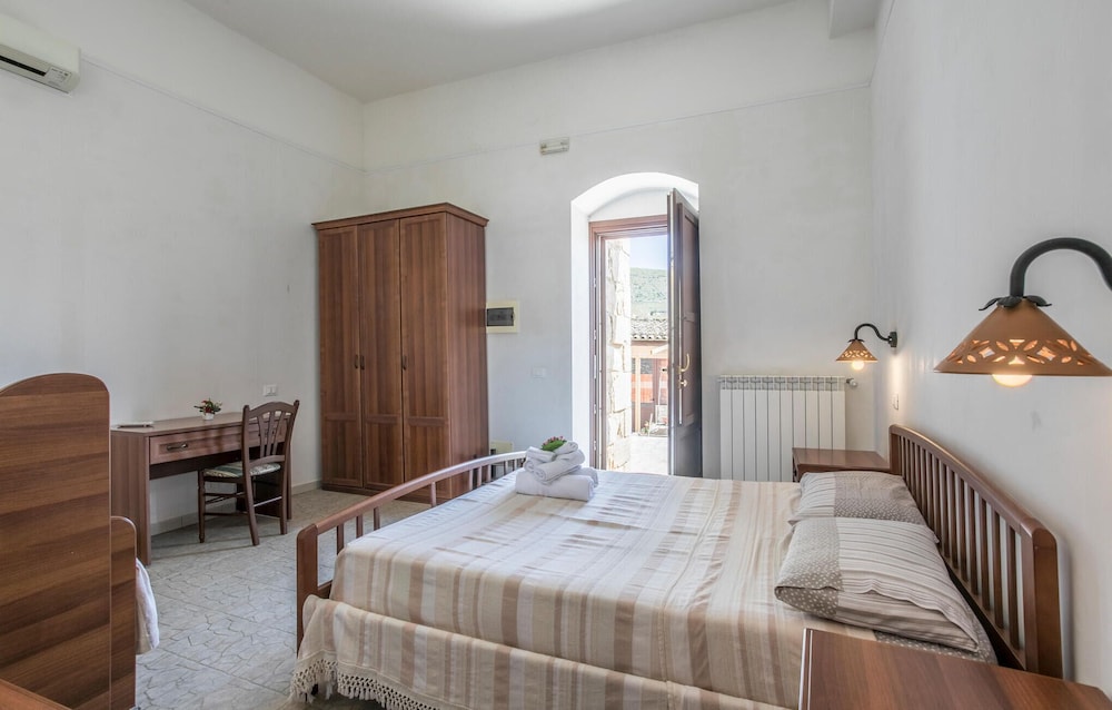 5 Bedroom Beautiful Home In Ragusa - Sicily